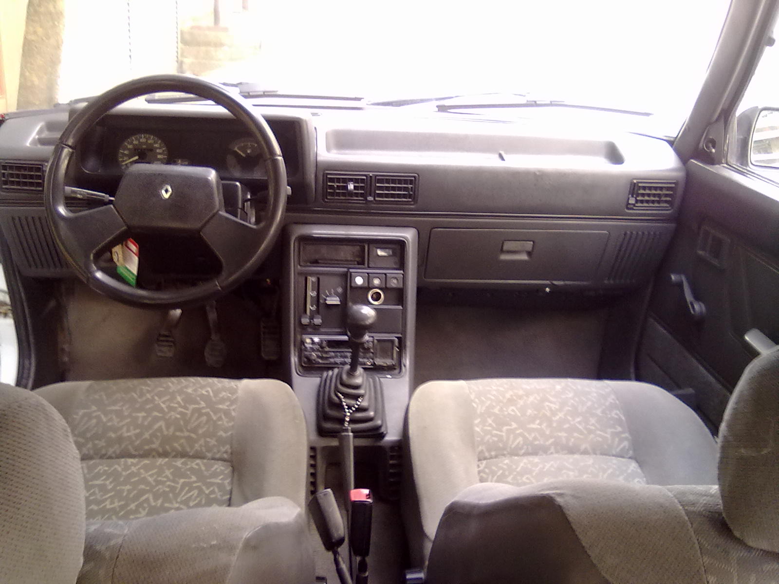 Renault 19 technical specifications and fuel economy